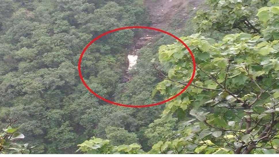 Maharashtra : Mini bus fell down on mountain, 33 people died | महाराष् ...